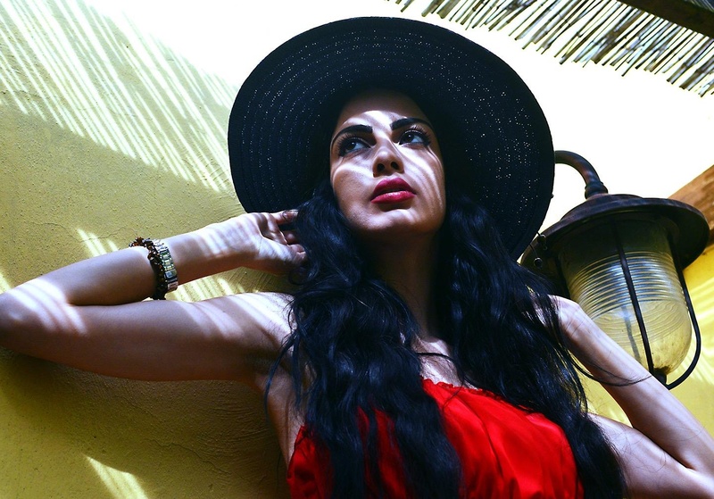 MARY RAW's photo portfolio - 0 albums and 25 photos | Model Mayhem